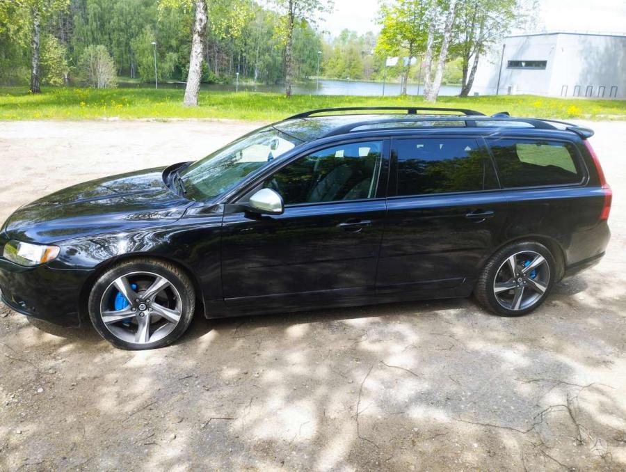 Black Volvo V70 2013 in Plunge, with an engine capacity of 2.40 L and mileage of 248 thousand km for 6700 €, photo 6 on AUTOMOTO.COM.LV