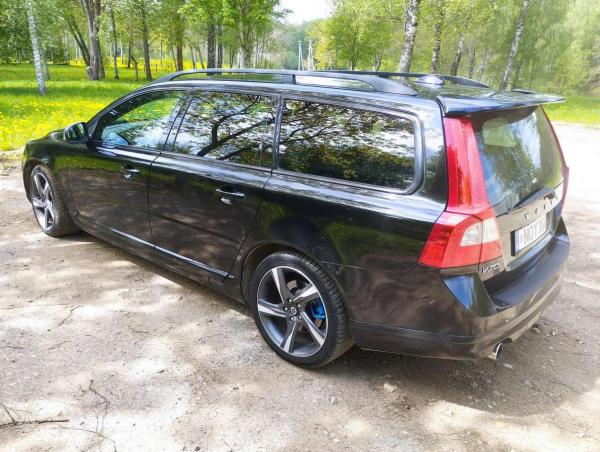 Black Volvo V70 2013 in Plunge, with an engine capacity of 2.40 L and mileage of 248 thousand km for 6700 €, photo 7 on AUTOMOTO.COM.LV
