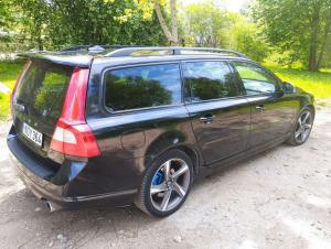 Black Volvo V70 2013 in Plunge, with an engine capacity of 2.40 L and mileage of 248 thousand km for 6700 €, photo 9 on AUTOMOTO.COM.LV