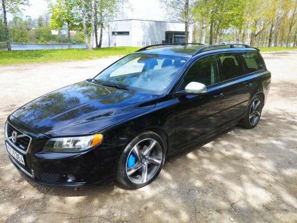 Black Volvo V70 2013 in Plunge, with an engine capacity of 2.40 L and mileage of 248 thousand km for 6700 €, photo 9 on AUTOMOTO.COM.LV
