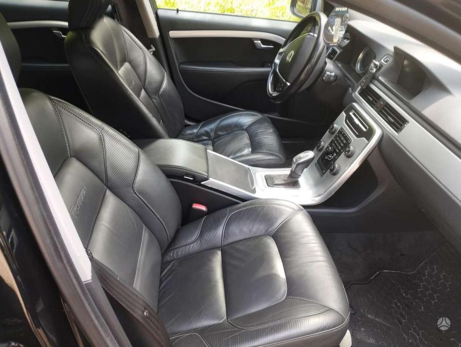 Black Volvo V70 2013 in Plunge, with an engine capacity of 2.40 L and mileage of 248 thousand km for 6700 €, photo 13 on AUTOMOTO.COM.LV