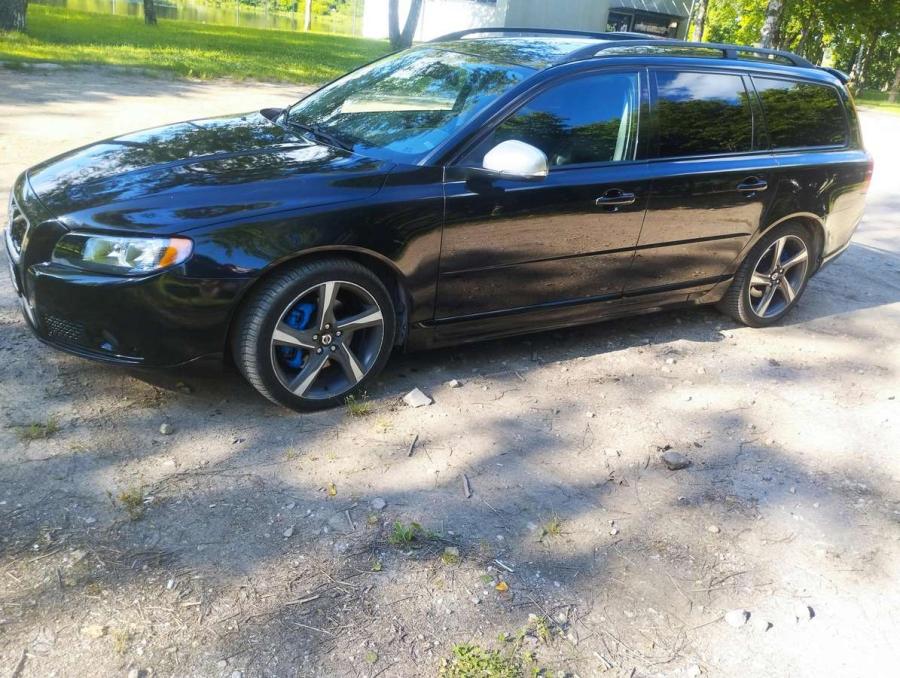 Black Volvo V70 2013 in Plunge, with an engine capacity of 2.40 L and mileage of 248 thousand km for 6700 €, photo 18 on AUTOMOTO.COM.LV