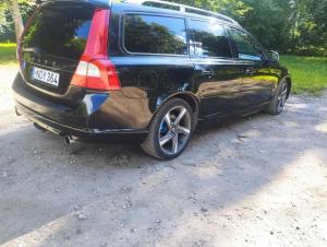 Black Volvo V70 2013 in Plunge, with an engine capacity of 2.40 L and mileage of 248 thousand km for 6700 €, photo 19 on AUTOMOTO.COM.LV