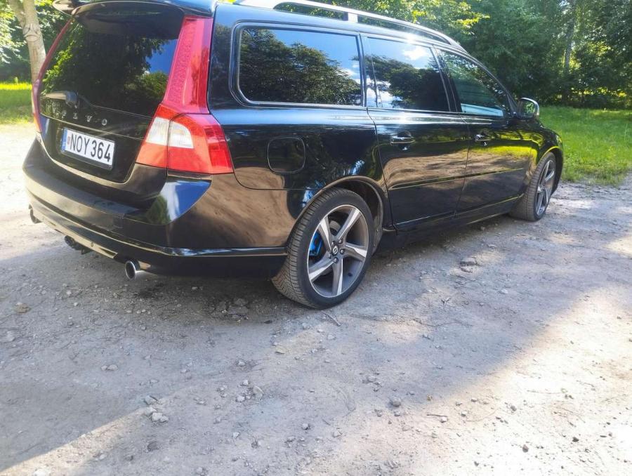 Black Volvo V70 2013 in Plunge, with an engine capacity of 2.40 L and mileage of 248 thousand km for 6700 €, photo 19 on AUTOMOTO.COM.LV