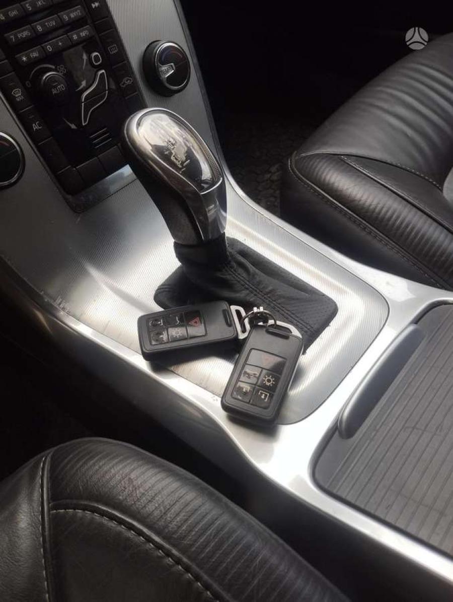 Black Volvo V70 2013 in Plunge, with an engine capacity of 2.40 L and mileage of 248 thousand km for 6700 €, photo 21 on AUTOMOTO.COM.LV