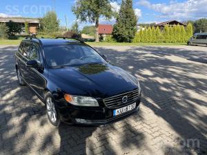 Black Volvo V70 2013 in Valmiera, with an engine capacity of 2.40 L and mileage of 320 thousand km for 7100 €, photo 3 on AUTOMOTO.COM.LV
