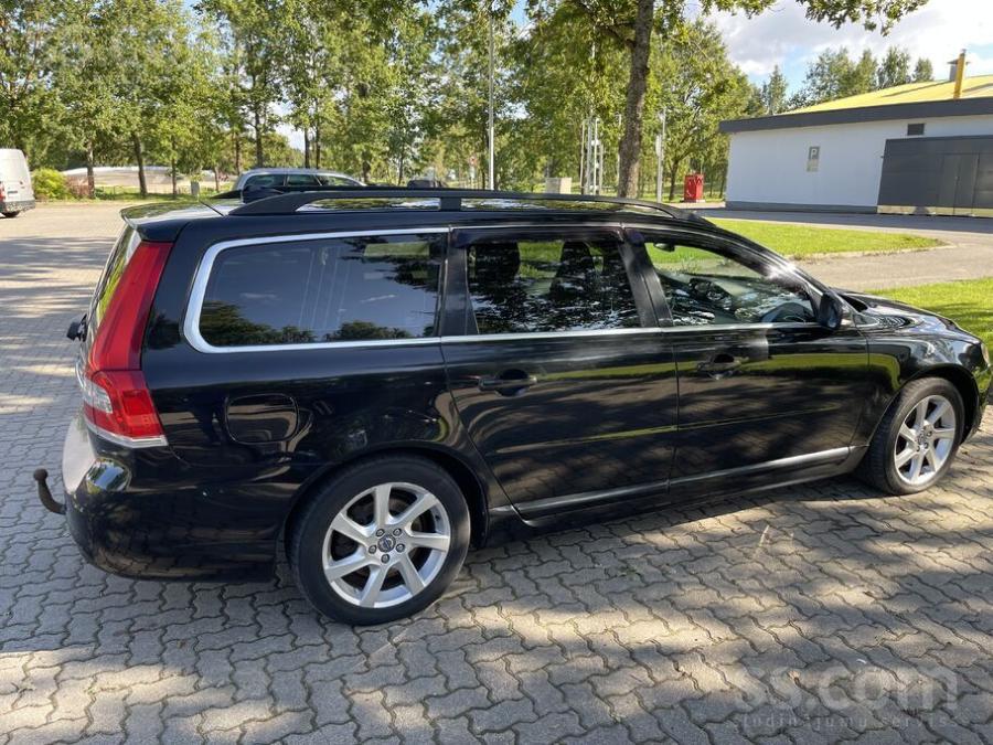 Black Volvo V70 2013 in Valmiera, with an engine capacity of 2.40 L and mileage of 320 thousand km for 7100 €, photo 4 on AUTOMOTO.COM.LV