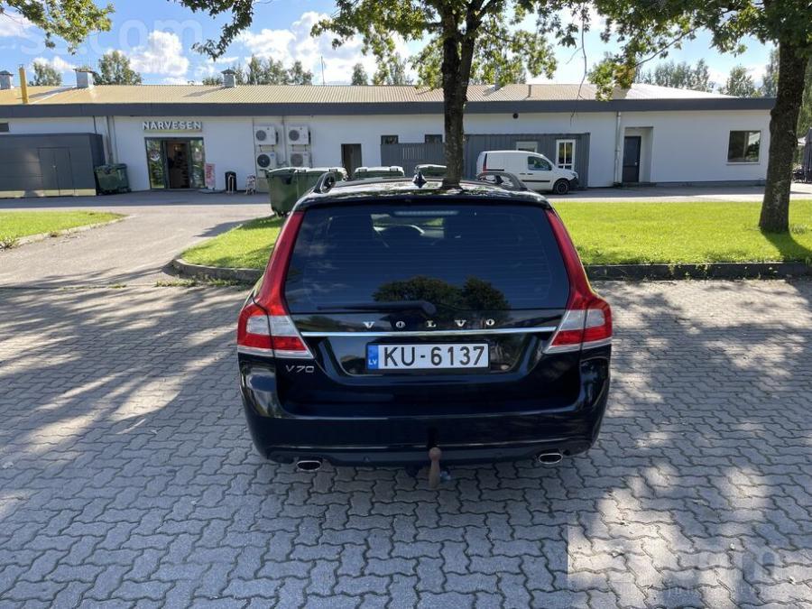 Black Volvo V70 2013 in Valmiera, with an engine capacity of 2.40 L and mileage of 320 thousand km for 7100 €, photo 6 on AUTOMOTO.COM.LV