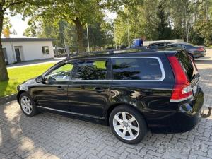 Black Volvo V70 2013 in Valmiera, with an engine capacity of 2.40 L and mileage of 320 thousand km for 7100 €, photo 7 on AUTOMOTO.COM.LV