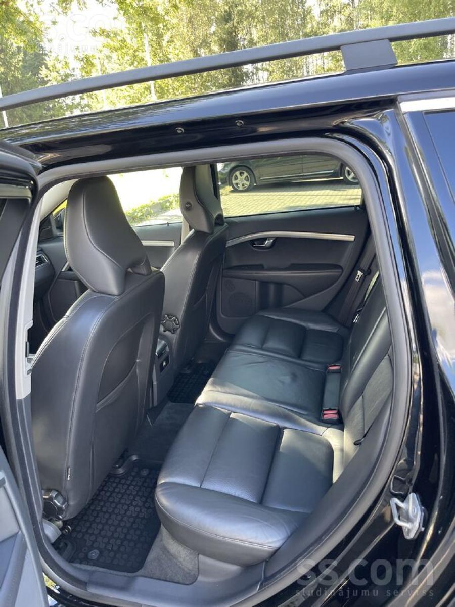Black Volvo V70 2013 in Valmiera, with an engine capacity of 2.40 L and mileage of 320 thousand km for 7100 €, photo 8 on AUTOMOTO.COM.LV