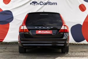 Black Volvo V70 2013 in Riga, with an engine capacity of 2.00 L and mileage of 281 thousand km for 7250 €, photo 6 on AUTOMOTO.COM.LV