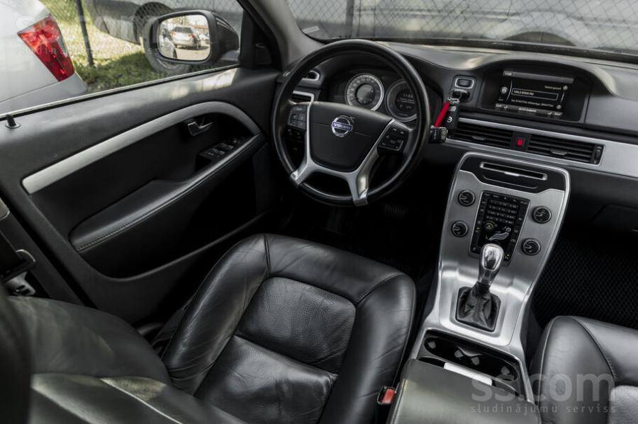 Black Volvo V70 2013 in Riga, with an engine capacity of 2.00 L and mileage of 281 thousand km for 7250 €, photo 9 on AUTOMOTO.COM.LV