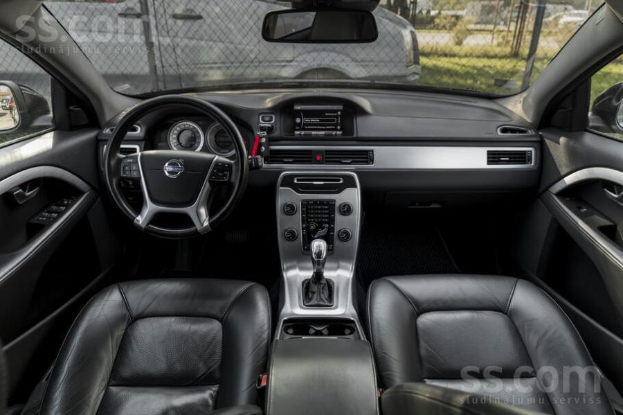 Black Volvo V70 2013 in Riga, with an engine capacity of 2.00 L and mileage of 281 thousand km for 7250 €, photo 10 on AUTOMOTO.COM.LV