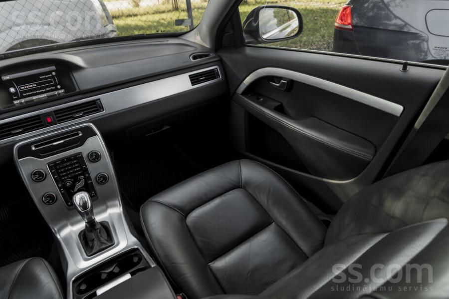 Black Volvo V70 2013 in Riga, with an engine capacity of 2.00 L and mileage of 281 thousand km for 7250 €, photo 11 on AUTOMOTO.COM.LV