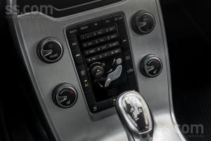 Black Volvo V70 2013 in Riga, with an engine capacity of 2.00 L and mileage of 281 thousand km for 7250 €, photo 13 on AUTOMOTO.COM.LV