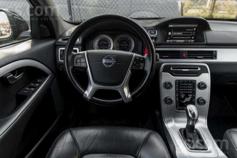 Black Volvo V70 2013 in Riga, with an engine capacity of 2.00 L and mileage of 281 thousand km for 7250 €, photo 17 on AUTOMOTO.COM.LV