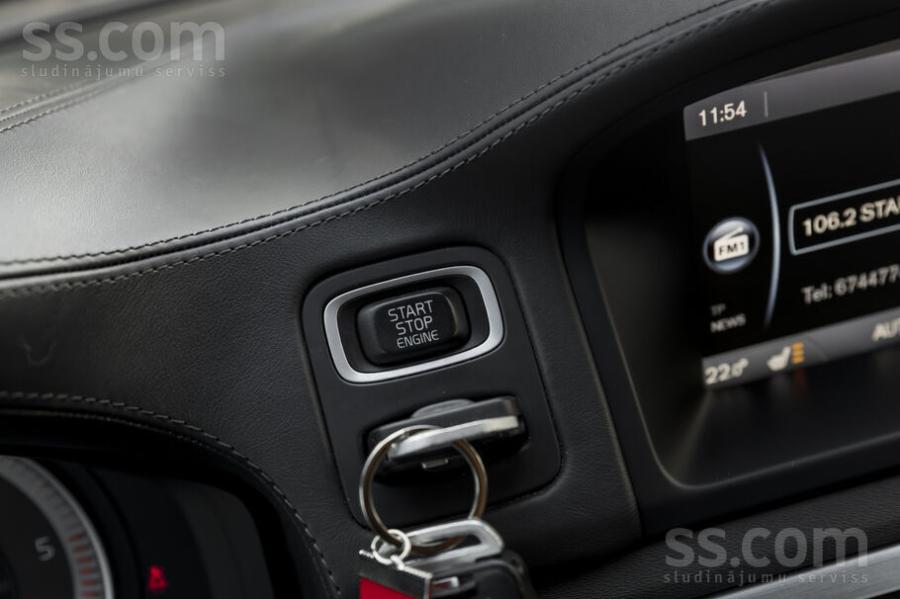 Black Volvo V70 2013 in Riga, with an engine capacity of 2.00 L and mileage of 281 thousand km for 7250 €, photo 19 on AUTOMOTO.COM.LV