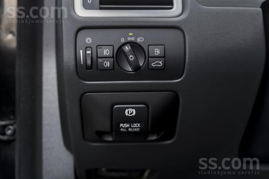 Black Volvo V70 2013 in Riga, with an engine capacity of 2.00 L and mileage of 281 thousand km for 7250 €, photo 20 on AUTOMOTO.COM.LV