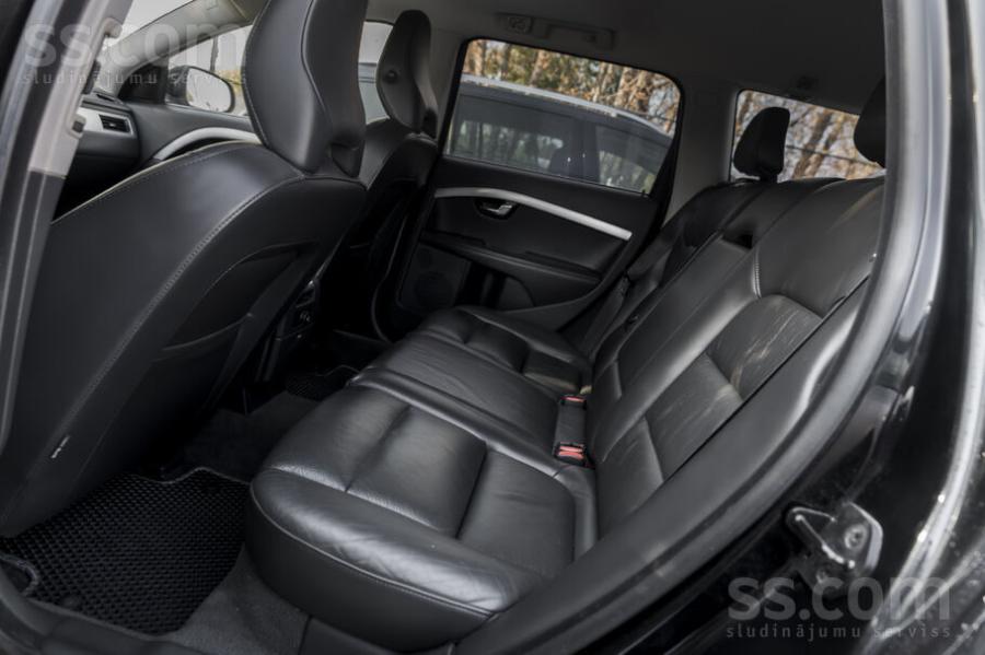 Black Volvo V70 2013 in Riga, with an engine capacity of 2.00 L and mileage of 281 thousand km for 7250 €, photo 25 on AUTOMOTO.COM.LV