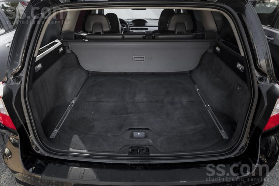 Black Volvo V70 2013 in Riga, with an engine capacity of 2.00 L and mileage of 281 thousand km for 7250 €, photo 27 on AUTOMOTO.COM.LV