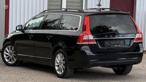 Black Volvo V70 2013 in Ukmerge, with an engine capacity of 1.98 L and mileage of 350 thousand km for 5900 €, photo 5 on AUTOMOTO.COM.LV