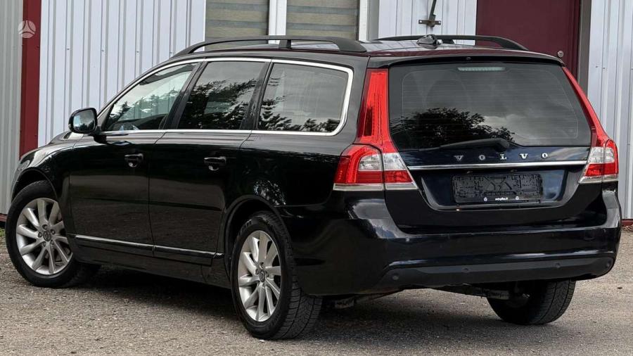 Black Volvo V70 2013 in Ukmerge, with an engine capacity of 1.98 L and mileage of 350 thousand km for 5900 €, photo 5 on AUTOMOTO.COM.LV
