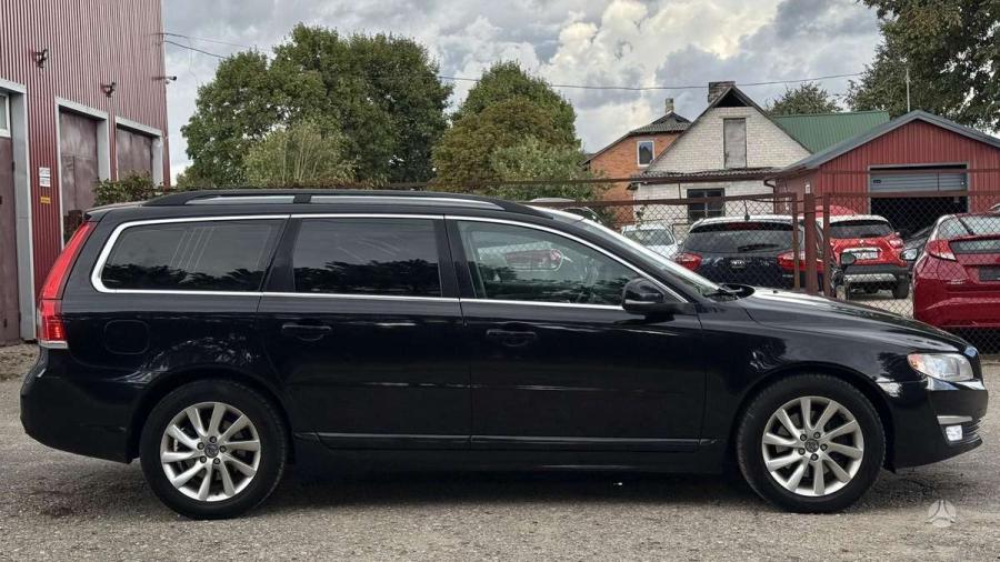 Black Volvo V70 2013 in Ukmerge, with an engine capacity of 1.98 L and mileage of 350 thousand km for 5900 €, photo 6 on AUTOMOTO.COM.LV