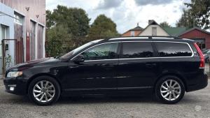 Black Volvo V70 2013 in Ukmerge, with an engine capacity of 1.98 L and mileage of 350 thousand km for 5900 €, photo 7 on AUTOMOTO.COM.LV