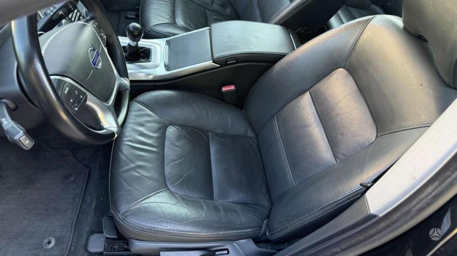 Black Volvo V70 2013 in Ukmerge, with an engine capacity of 1.98 L and mileage of 350 thousand km for 5900 €, photo 15 on AUTOMOTO.COM.LV