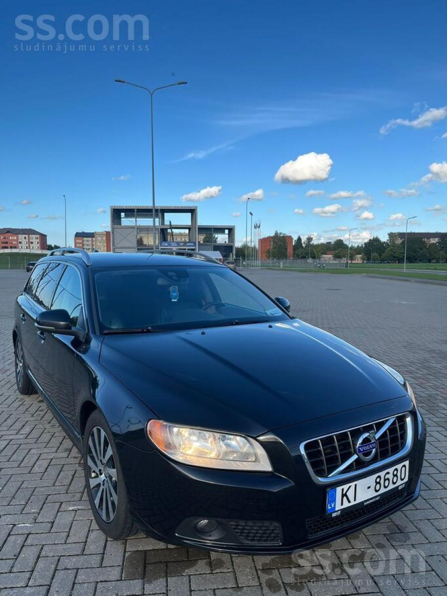 Black Volvo V70 2013 in Valmiera, with an engine capacity of 2.00 L and mileage of 450 thousand km for 4300 €, photo 1 on AUTOMOTO.COM.LV