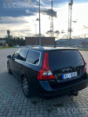 Black Volvo V70 2013 in Valmiera, with an engine capacity of 2.00 L and mileage of 450 thousand km for 4300 €, photo 3 on AUTOMOTO.COM.LV