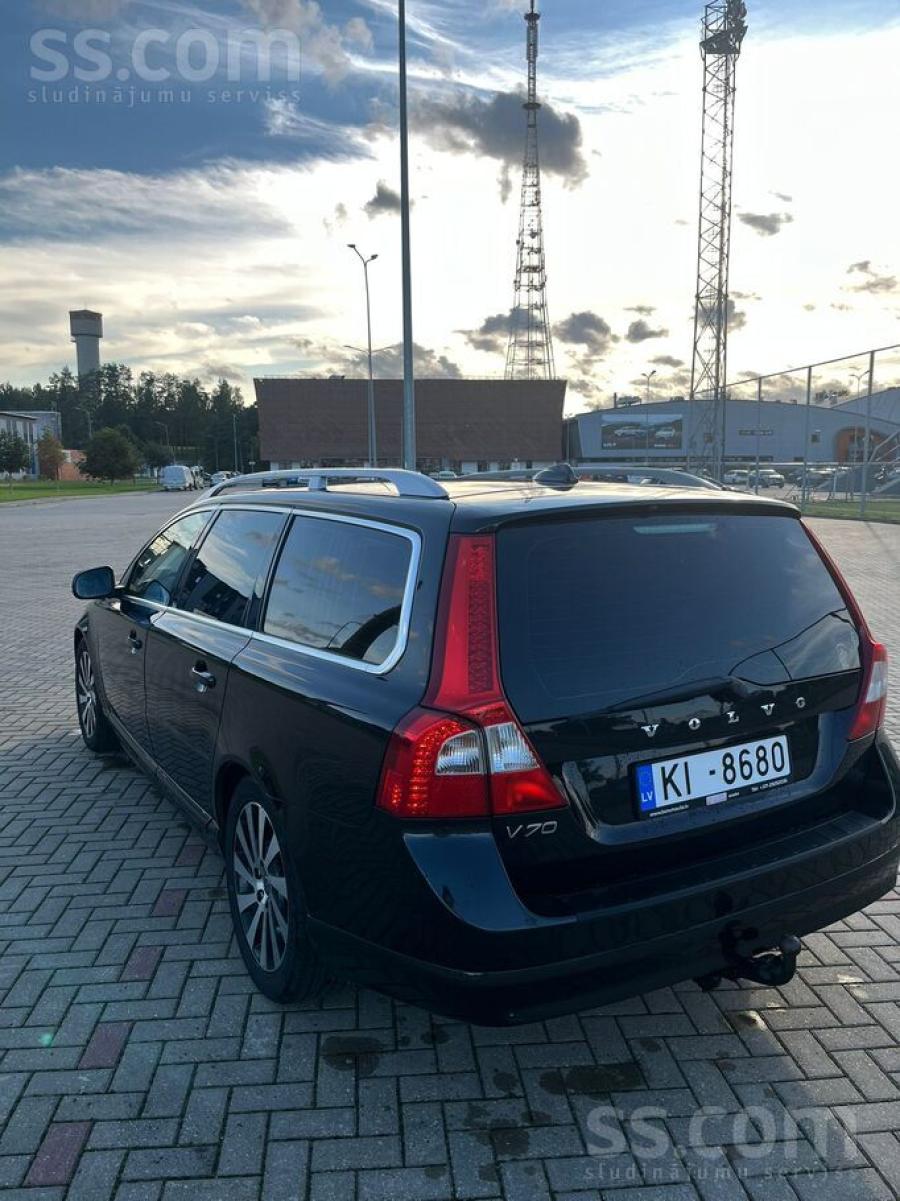 Black Volvo V70 2013 in Valmiera, with an engine capacity of 2.00 L and mileage of 450 thousand km for 4300 €, photo 3 on AUTOMOTO.COM.LV