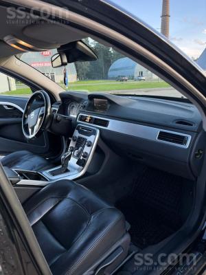 Black Volvo V70 2013 in Valmiera, with an engine capacity of 2.00 L and mileage of 450 thousand km for 4300 €, photo 6 on AUTOMOTO.COM.LV