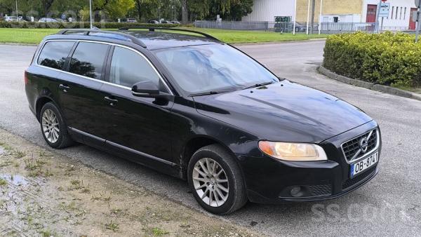 Black Volvo V70 2013 in Riga, with an engine capacity of 2.00 L and mileage of 0 thousand km for 3490 €, photo 5 on AUTOMOTO.COM.LV
