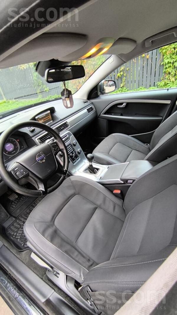Black Volvo V70 2013 in Riga, with an engine capacity of 2.00 L and mileage of 0 thousand km for 3490 €, photo 6 on AUTOMOTO.COM.LV