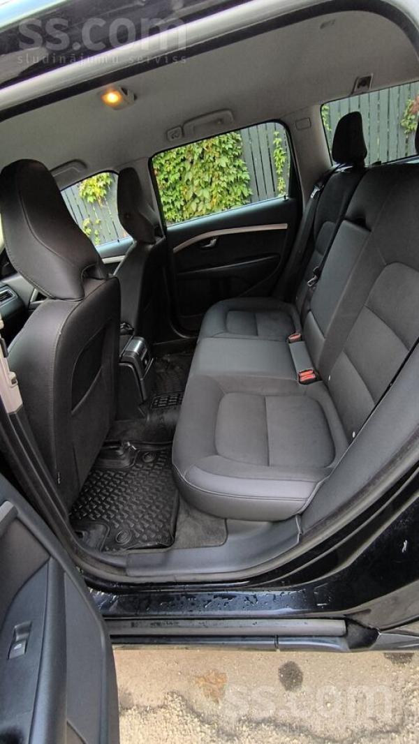 Black Volvo V70 2013 in Riga, with an engine capacity of 2.00 L and mileage of 0 thousand km for 3490 €, photo 7 on AUTOMOTO.COM.LV
