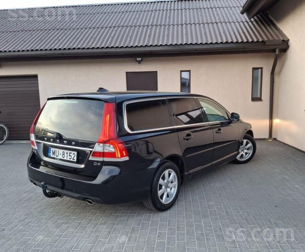 Melns Volvo V70 2014 Tukums, ar dzinēja tilpumu 2.00 L un nobraukumu 348 tūkst. km par 5650 €, foto 3 vietnē AUTOMOTO.COM.LV