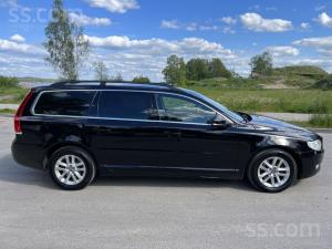 Black Volvo V70 2014 in Riga, with an engine capacity of 2.00 L and mileage of 299 thousand km for 4200 €, photo 3 on AUTOMOTO.COM.LV