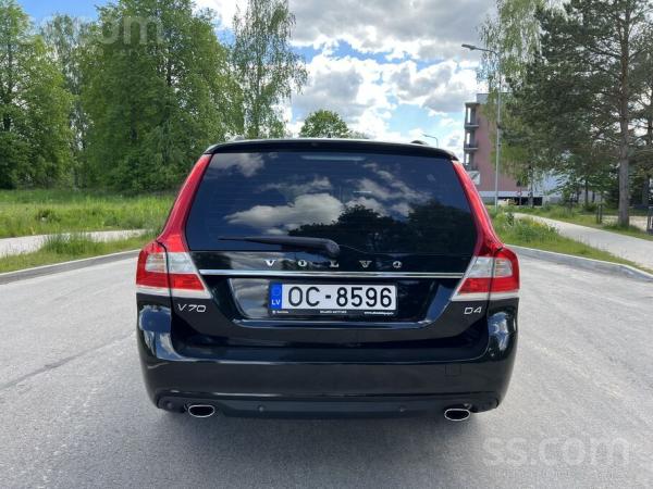 Black Volvo V70 2014 in Riga, with an engine capacity of 2.00 L and mileage of 299 thousand km for 4200 €, photo 5 on AUTOMOTO.COM.LV