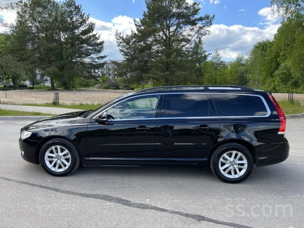 Black Volvo V70 2014 in Riga, with an engine capacity of 2.00 L and mileage of 299 thousand km for 4200 €, photo 8 on AUTOMOTO.COM.LV