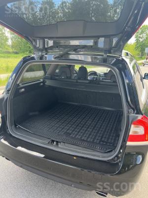 Black Volvo V70 2014 in Riga, with an engine capacity of 2.00 L and mileage of 299 thousand km for 4200 €, photo 17 on AUTOMOTO.COM.LV