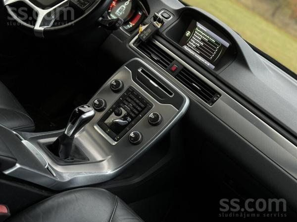 Melns Volvo V70 2014 Jūrmala, ar dzinēja tilpumu 2.00 L un nobraukumu 0 tūkst. km par 6900 €, foto 11 vietnē AUTOMOTO.COM.LV