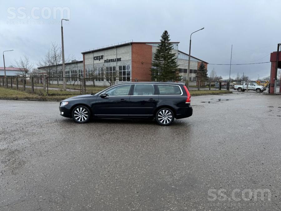 Melns Volvo V70 2014 Cēsis, ar dzinēja tilpumu 1.60 L un nobraukumu 0 tūkst. km par 6900 €, foto 2 vietnē AUTOMOTO.COM.LV