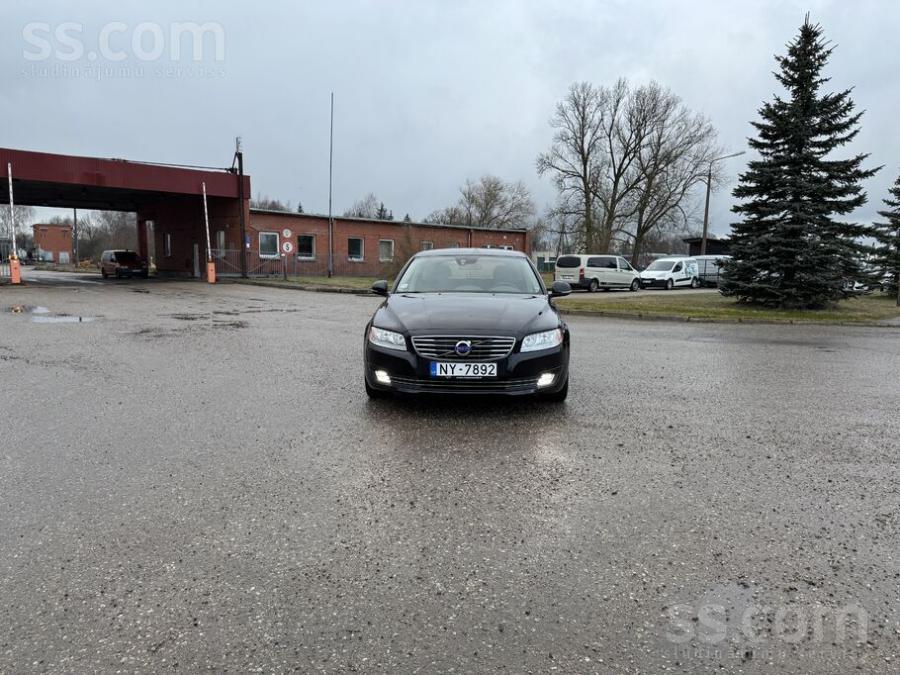 Melns Volvo V70 2014 Cēsis, ar dzinēja tilpumu 1.60 L un nobraukumu 0 tūkst. km par 6900 €, foto 4 vietnē AUTOMOTO.COM.LV