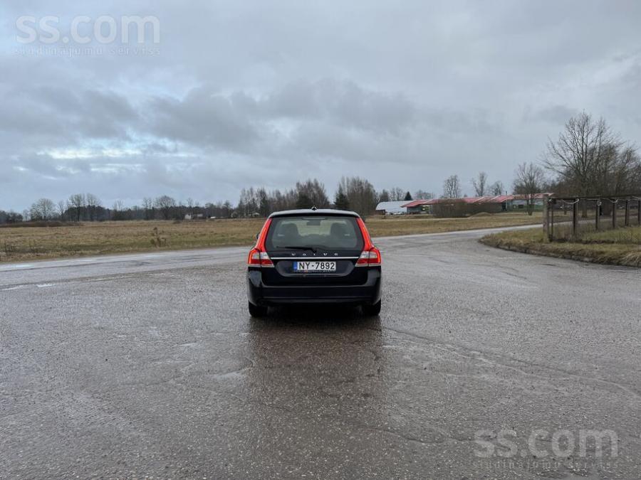 Melns Volvo V70 2014 Cēsis, ar dzinēja tilpumu 1.60 L un nobraukumu 0 tūkst. km par 6900 €, foto 7 vietnē AUTOMOTO.COM.LV