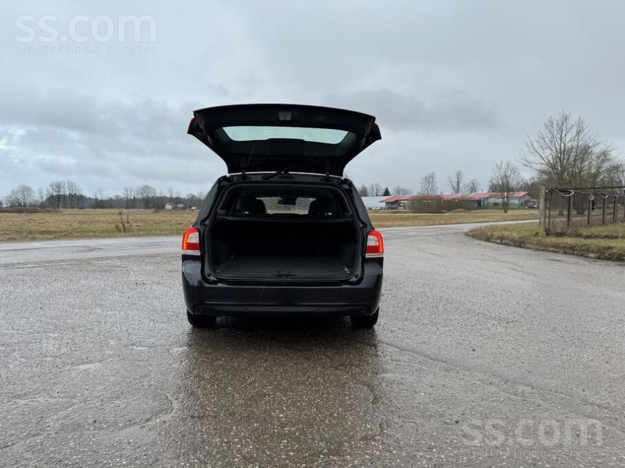 Melns Volvo V70 2014 Cēsis, ar dzinēja tilpumu 1.60 L un nobraukumu 0 tūkst. km par 6900 €, foto 14 vietnē AUTOMOTO.COM.LV