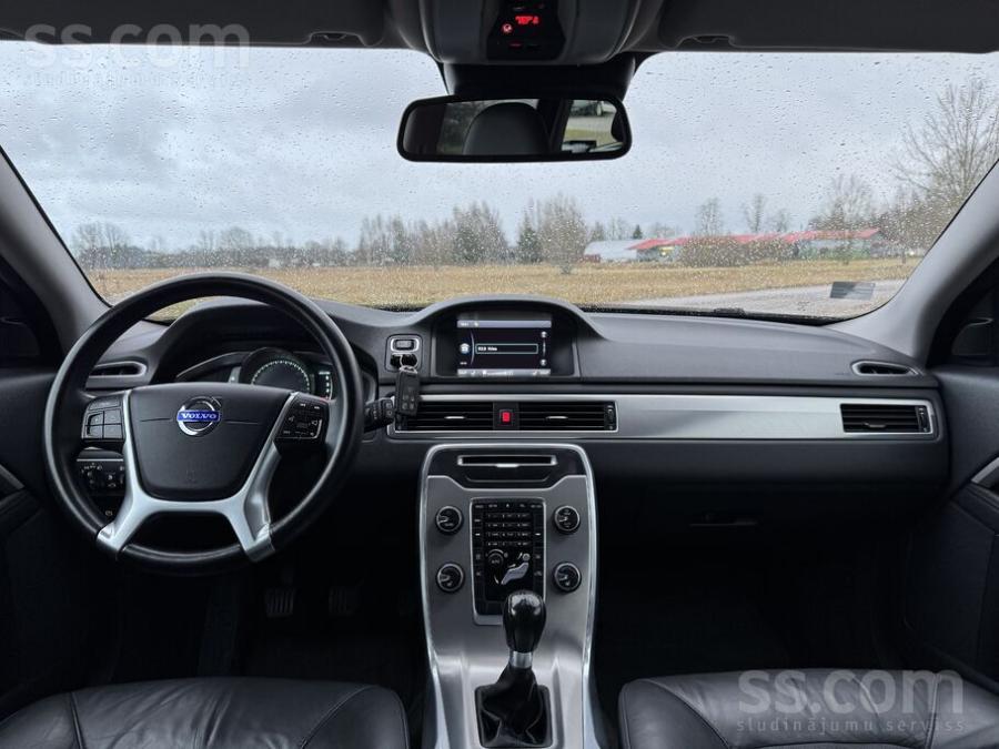 Melns Volvo V70 2014 Cēsis, ar dzinēja tilpumu 1.60 L un nobraukumu 0 tūkst. km par 6900 €, foto 20 vietnē AUTOMOTO.COM.LV