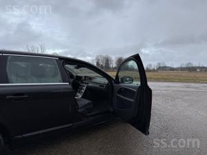 Melns Volvo V70 2014 Cēsis, ar dzinēja tilpumu 1.60 L un nobraukumu 0 tūkst. km par 6900 €, foto 25 vietnē AUTOMOTO.COM.LV