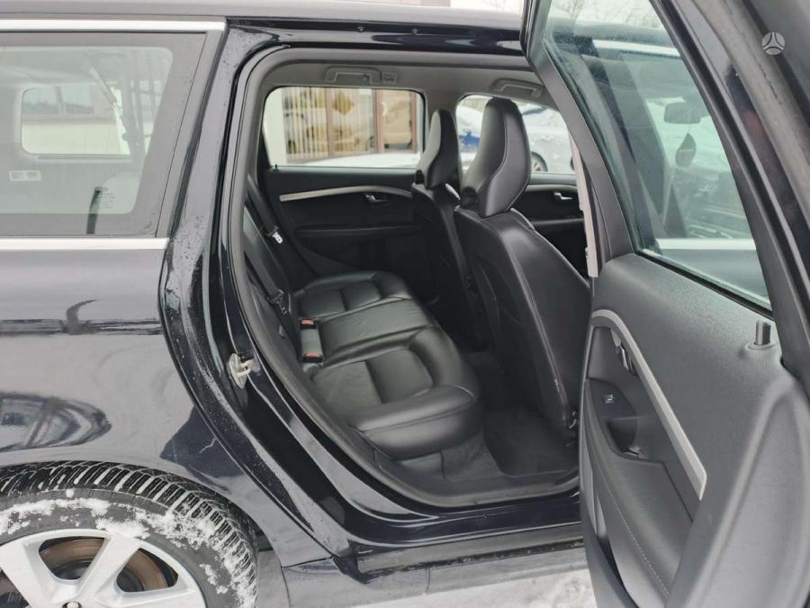 Melns Volvo V70 2014 Utena, ar dzinēja tilpumu 1.98 L un nobraukumu 268 tūkst. km par 7500 €, foto 12 vietnē AUTOMOTO.COM.LV