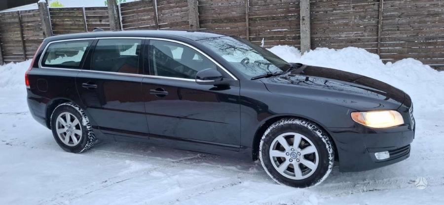 Black Volvo V70 2014 in Jonava, with an engine capacity of 1.97 L and mileage of 220 thousand km for 6850 €, photo 3 on AUTOMOTO.COM.LV
